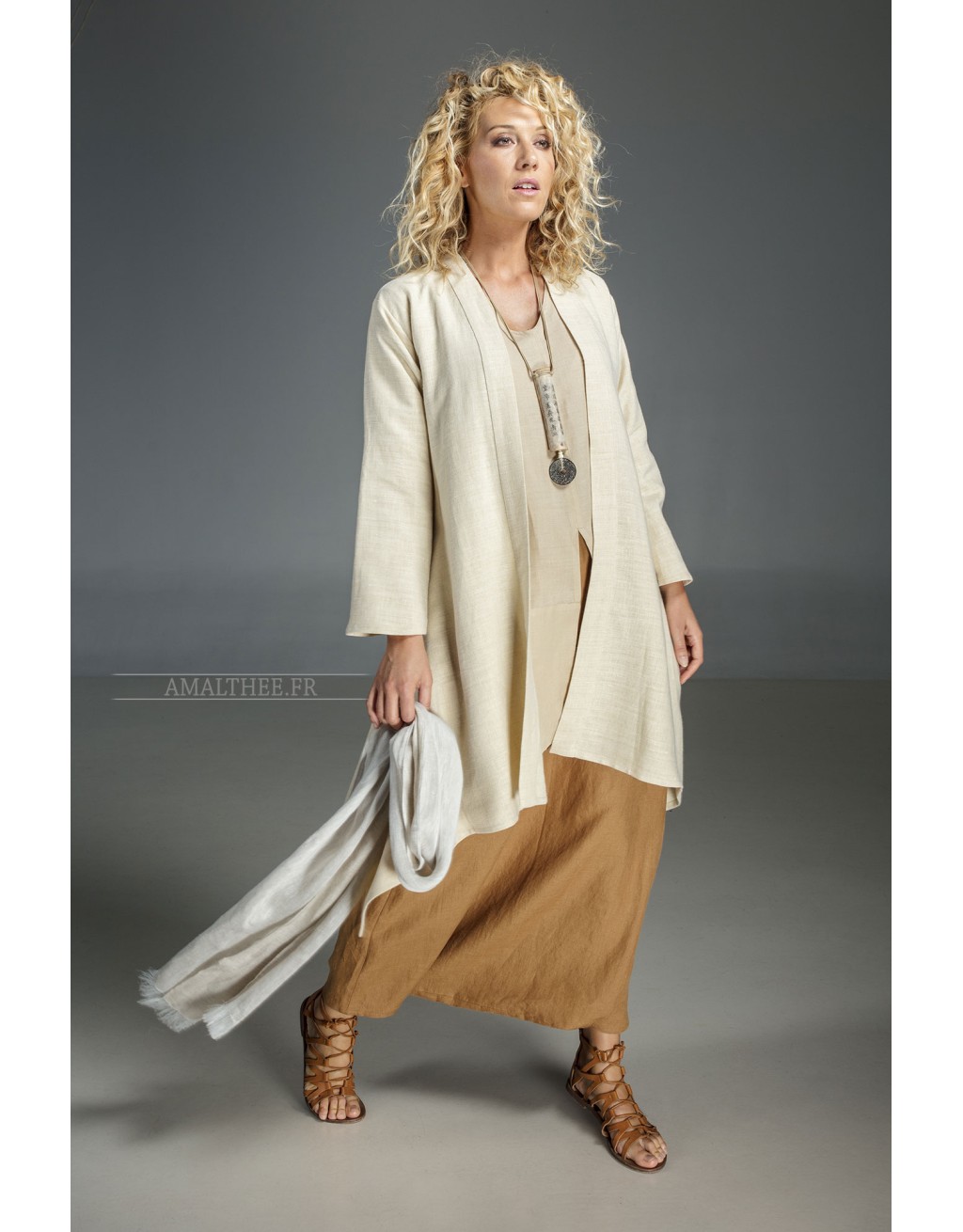 dust coat Sahara cut in a super soft and supple pure linen.